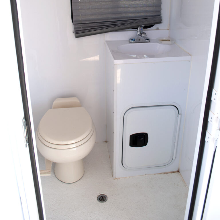 --Tritoon | Antelope Point Marina